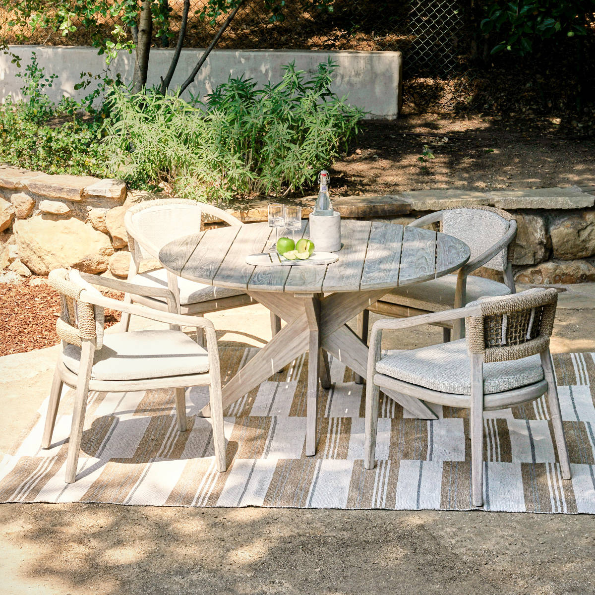 Round Table Alameda | Cabinets Matttroy